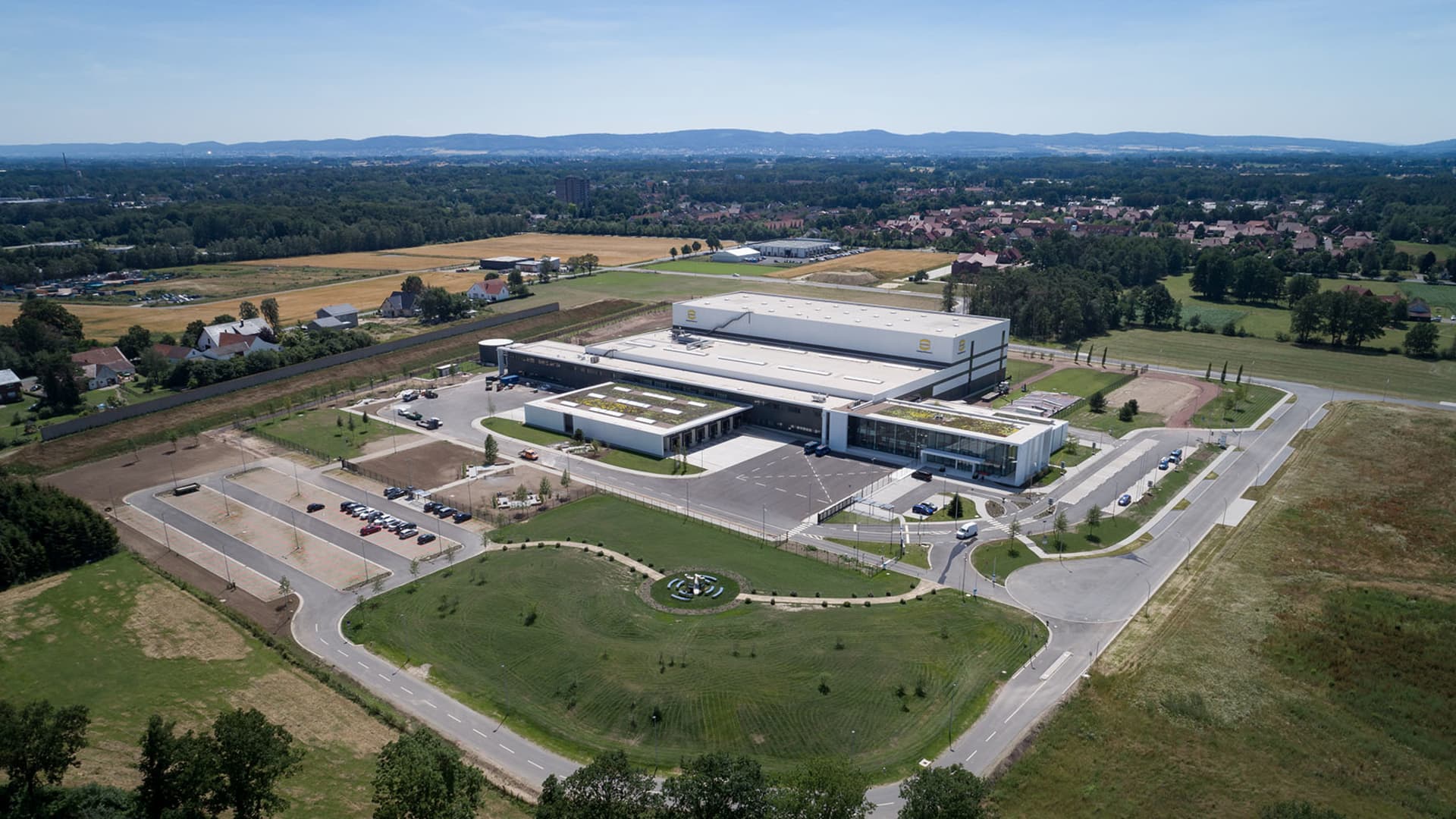 HARTING hat neues Logistikzentrum in Betrieb genommen